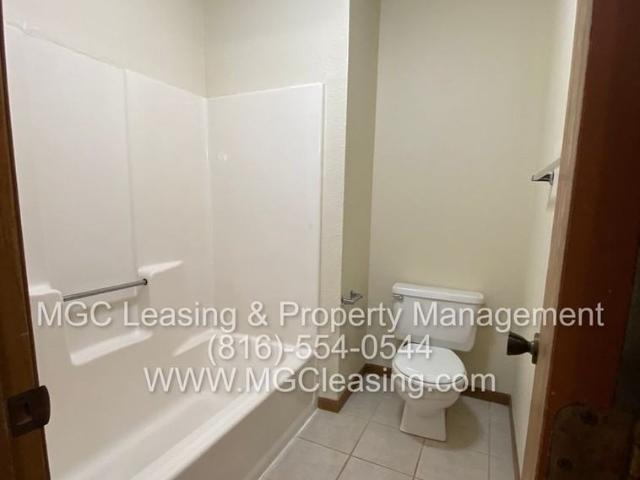 3557 3563 NE Independence Cir 3 Bedroom Home for Rent at 3557 Ne Independence Cir, Lee's Summit, MO 64064 Woods Chapel Acres