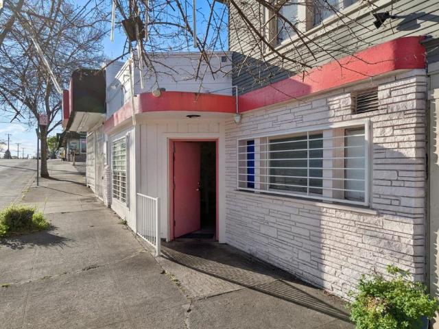 3558 Maple Ave