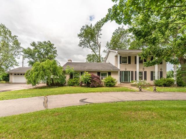3559 Meadow Ln, Saline, MI 48176