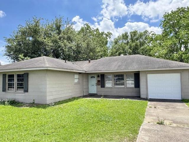 3559 Charles Ave, Groves, TX 77619