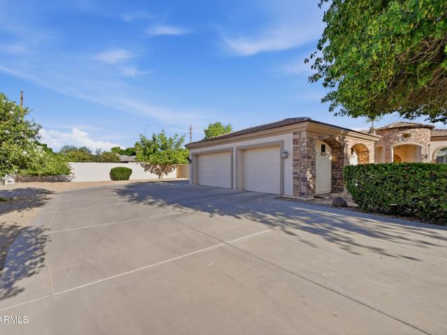3559 E PEARL Circle