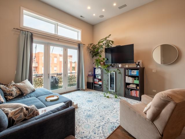 3559 w montrose avenue # 4e