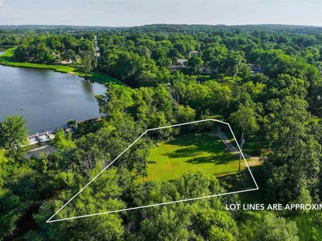 35504 Del Monte Dr, Burlington, WI 53105