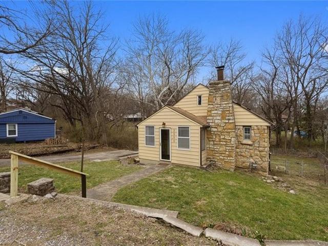 3550 NW Edgewater Trl, Kansas City, MO 64151