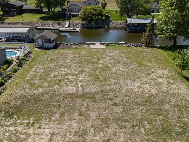 3550 E Harbor Dr, Bettendorf, IA 52722
