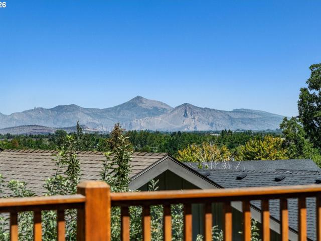 3551 sw salmon ct