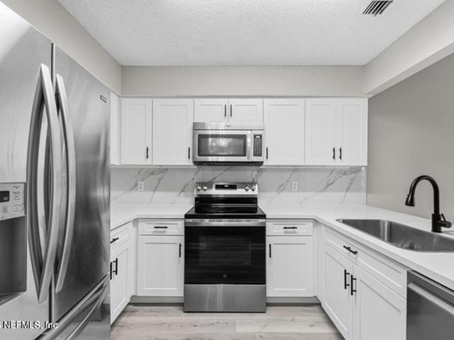 3552 Colony Cove Trl W, Jacksonville, FL 32277