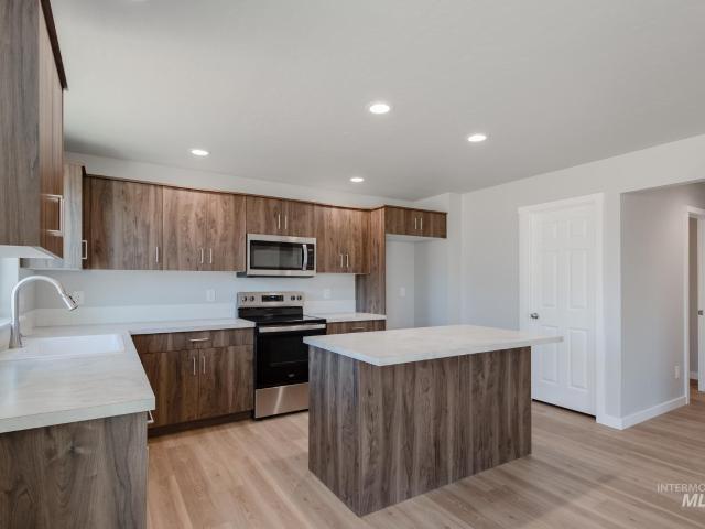 3552 E Jamestown Dr