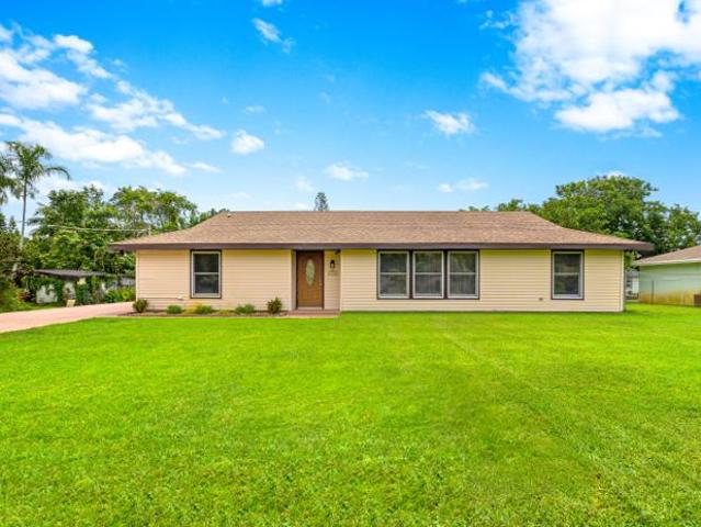 3552 Suncrest Rd, Lake Worth, FL 33467