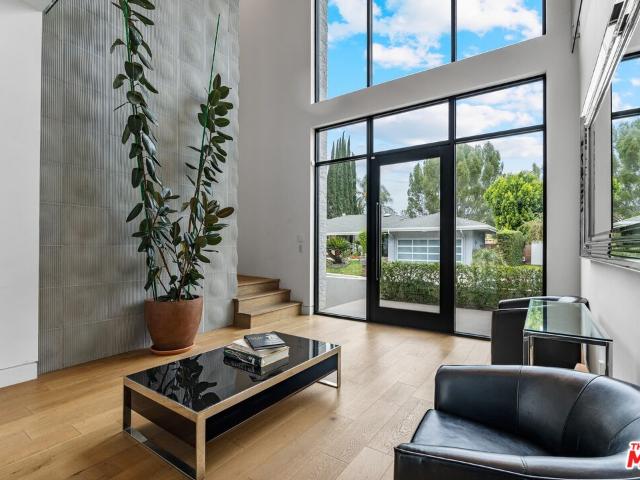 3553 Alana Dr, Sherman Oaks, CA 91403 | MLS #26731 | Compass