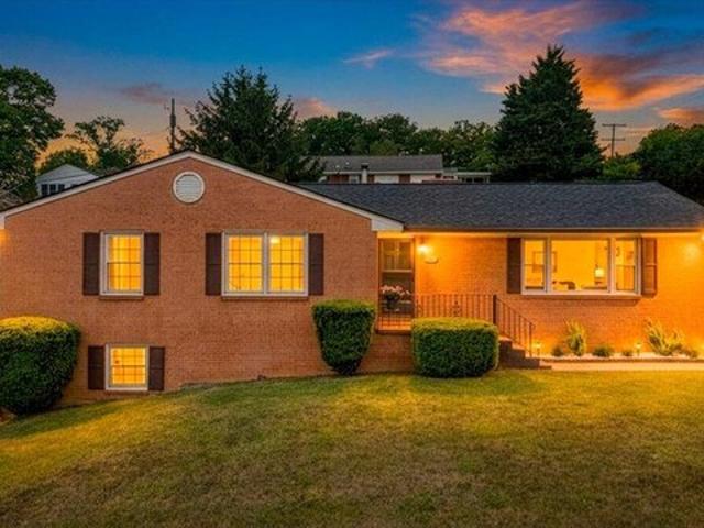 3553 Cedar Ln, Roanoke, VA 24018
