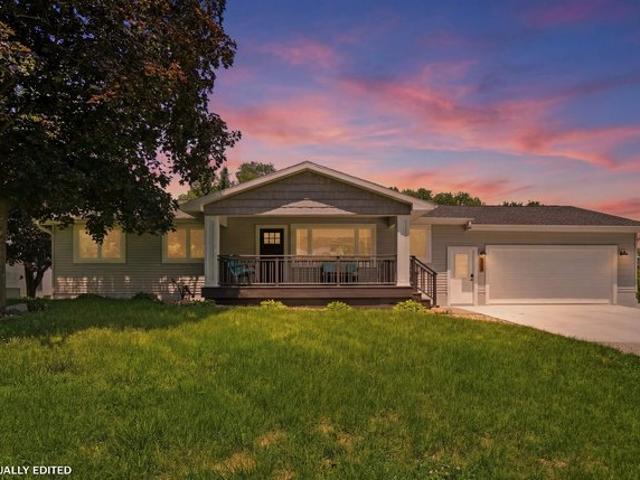 3553 E Shaulis Rd, Waterloo, IA 50702