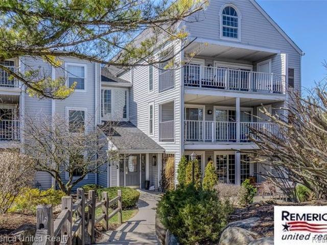 3553 Port Cove Dr Apt 36, Waterford Township, MI 48328