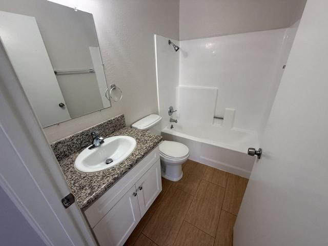 355 2 Bedroom Apartment for Rent at 13610 Vanowen St, Los Angeles, CA 91405 Greater Valley Glen