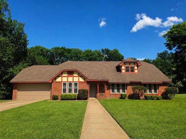 355 35th St SE, Paris, TX 75460