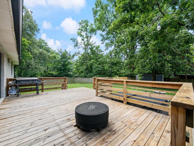 355 Barrywood Dr