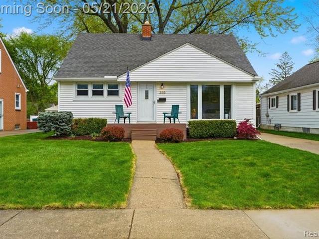 355 Gargantua Ave, Clawson, MI 48017