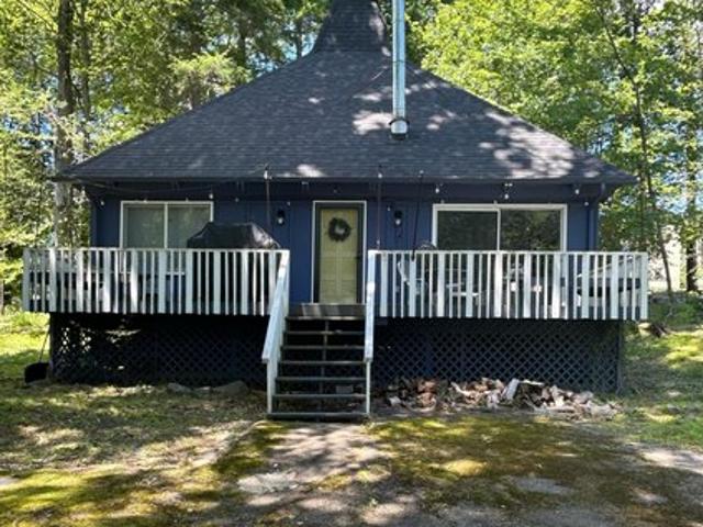 355 Lakeview Dr W, Lake Ariel, PA 18436