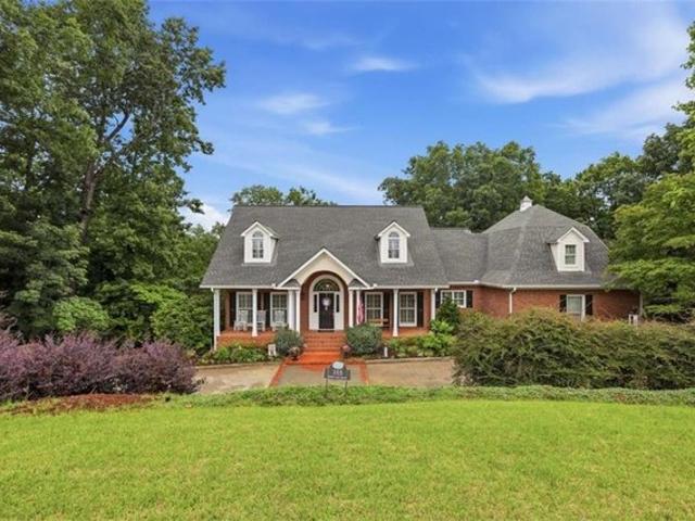 355 Smoke Rise Dr, Baldwin, GA 30511