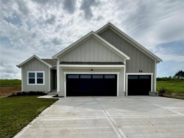 355 SW Amara Dr, Blue Springs, MO 64064
