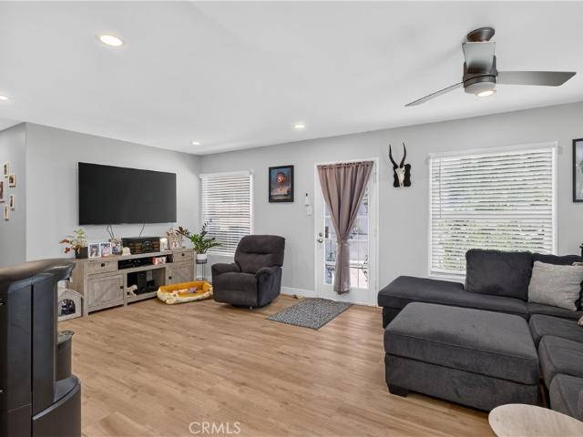 355 W Arrow