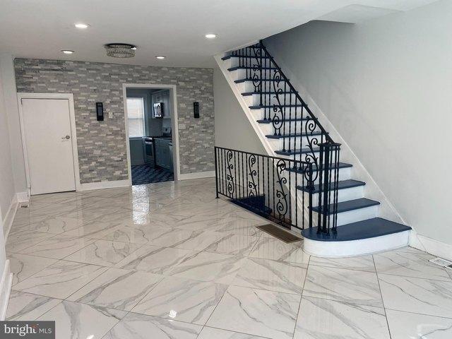 355 Tree St, Philadelphia, PA 19148