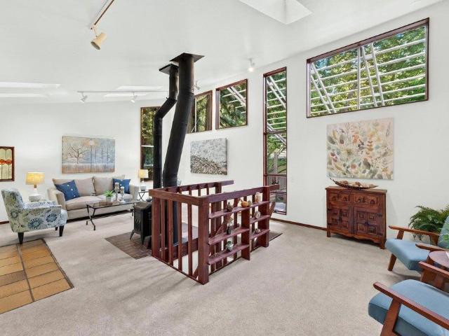 355 Valencia Road