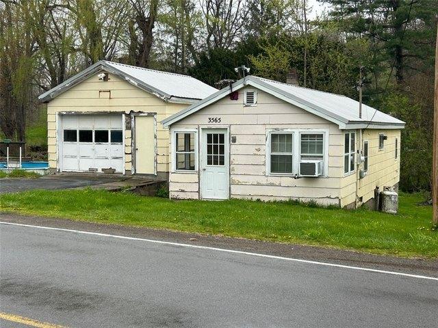 3565 N Creek Rd, Palmyra, NY 14522