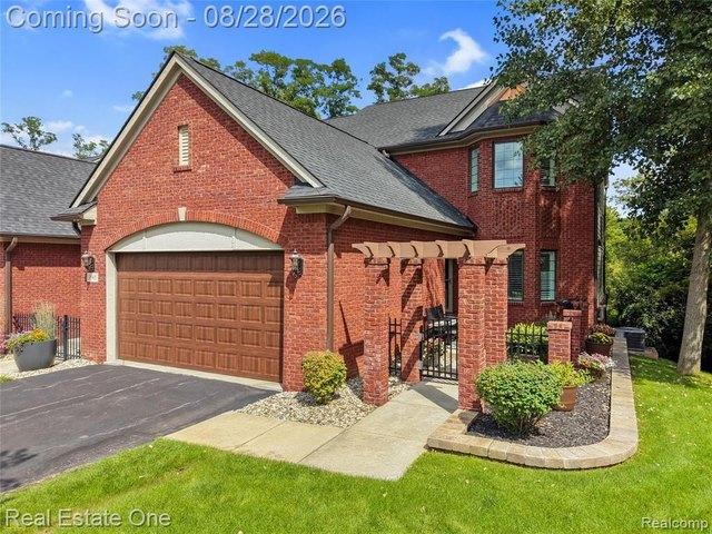 3565 Bay Harbor Dr, Brighton Township, MI 48114