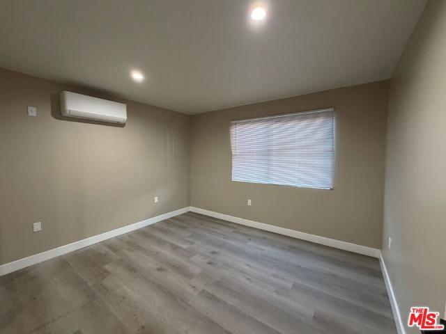 3568 S Budlong Avenue 6