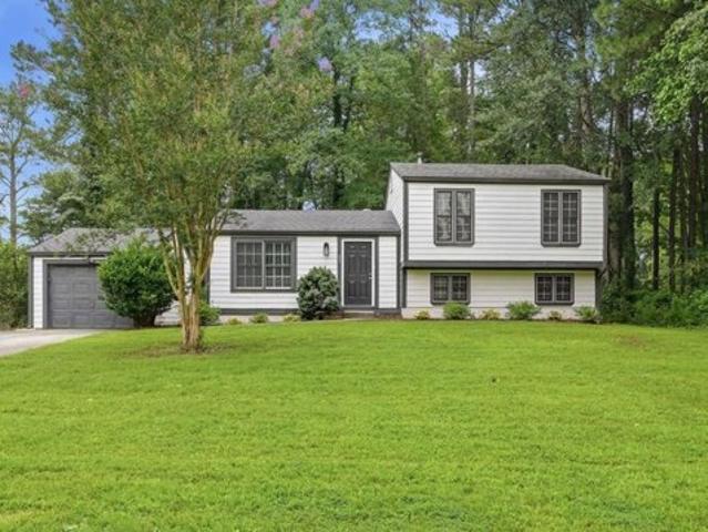 3569 Oak Knoll Dr, Marietta, GA 30068