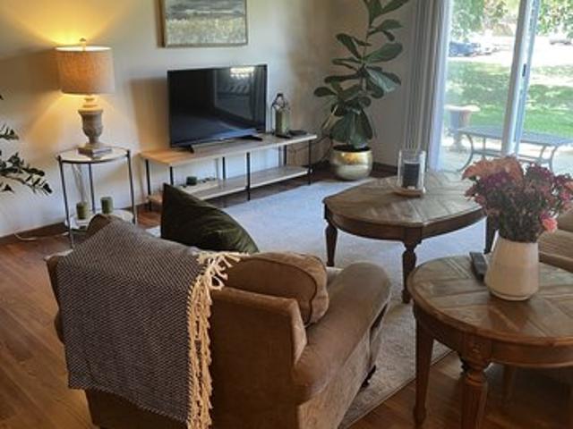 3560 Blue Jay Way Apt 105, Saint Paul, MN 55123