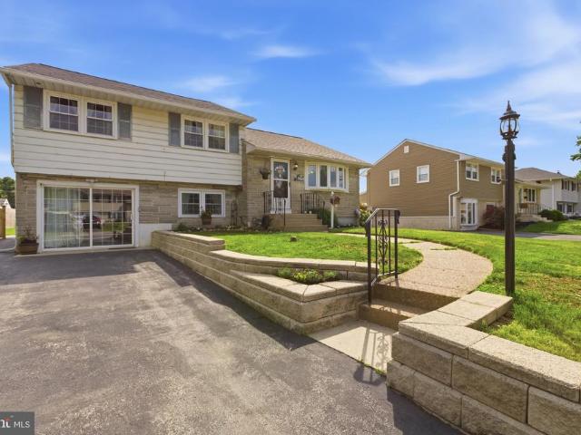 3560 Edgewater Lane