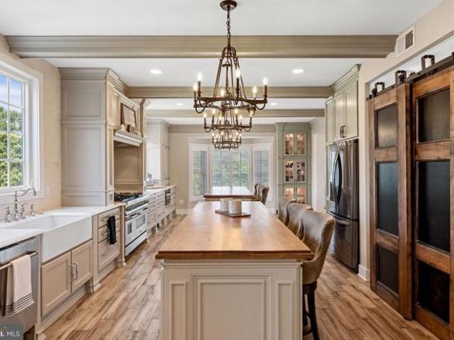 35618 Glencoe Ct, Round Hill, VA 20141