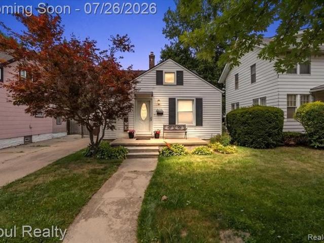 35620 Chestnut St, Wayne, MI 48184
