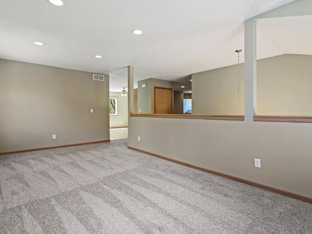 356 Arlington Avenue W