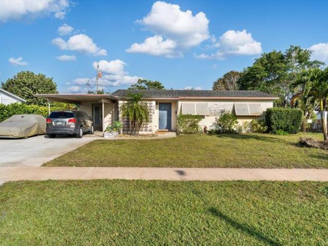 356 Henthorne Dr, Palm Springs, FL 33461