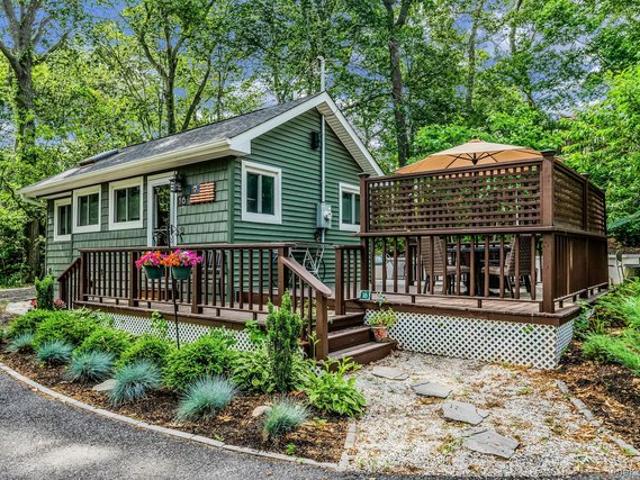 356 Oakleigh Ave Unit 16, Baiting Hollow, NY 11933