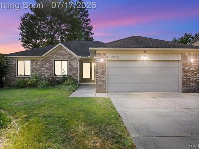 35745 Drake Dr, Sterling Heights, MI 48310