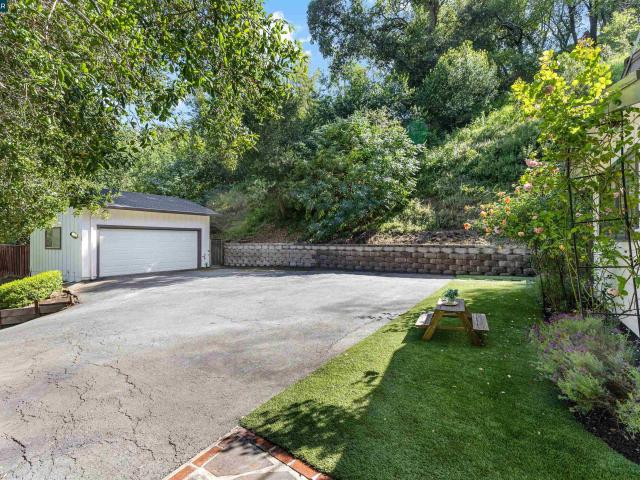 3575 Springhill Rd