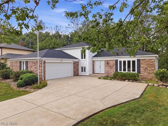 35771 Meadowdale Dr, Solon, OH 44139