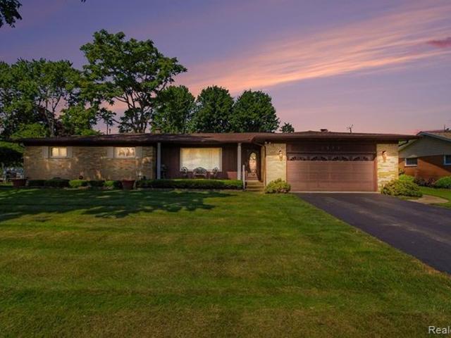 3577 Meadowleigh Ln, Waterford Township, MI 48329