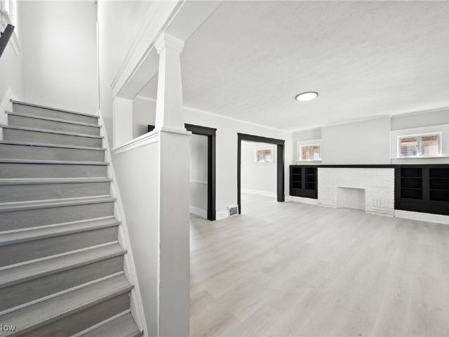 3577 W 105th Street