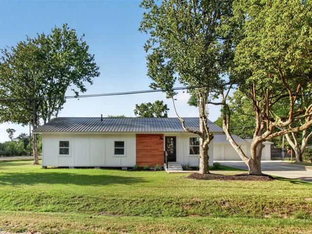 3577 9th St, Nederland, TX 77705