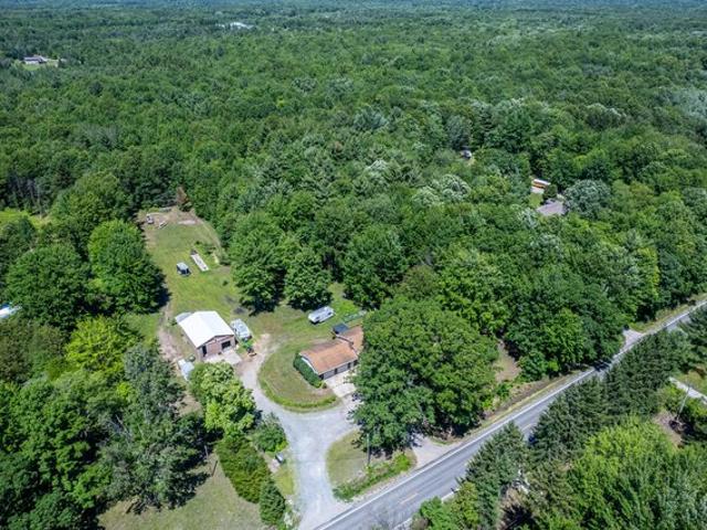 3570 E Sternberg Rd, Fruitport, MI 49415