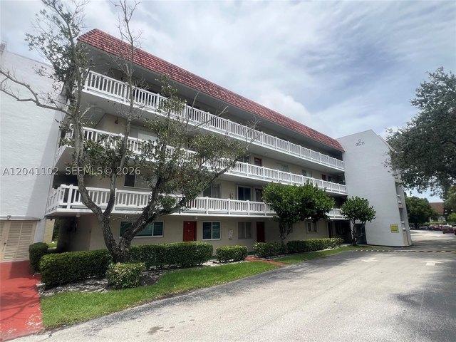 3571 Inverrary Dr Apt 307, Lauderhill, FL 33319