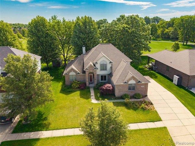 35724 Saint Clair Dr, New Baltimore, MI 48047