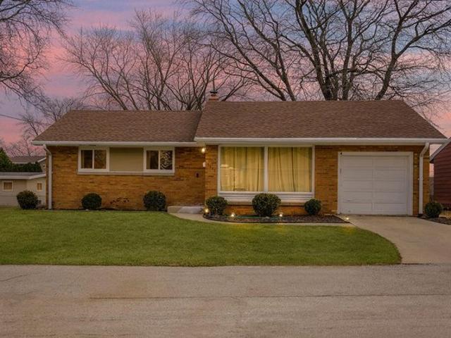 3572 S Sunset Dr, Milwaukee, WI 53220