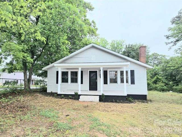 357 8th Avenue Dr SW, Hickory, NC 28602