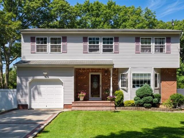 357 Avondale Dr, Shirley, NY 11967